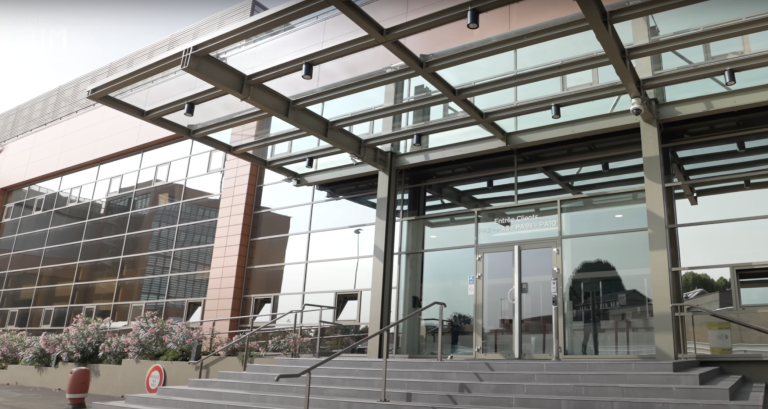 Step Inside Equinix PA10 in Paris: 11 Stunning Photos ...
