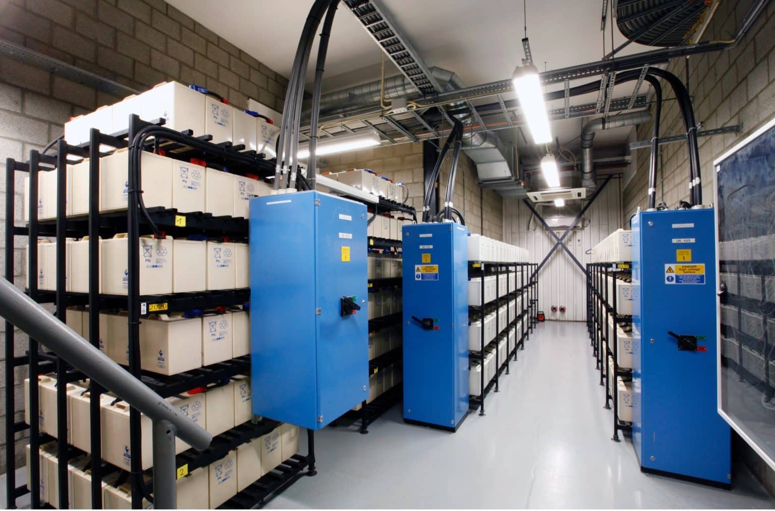 Inside a High-Performance Data Center: Power, Cooling and Exterior ...