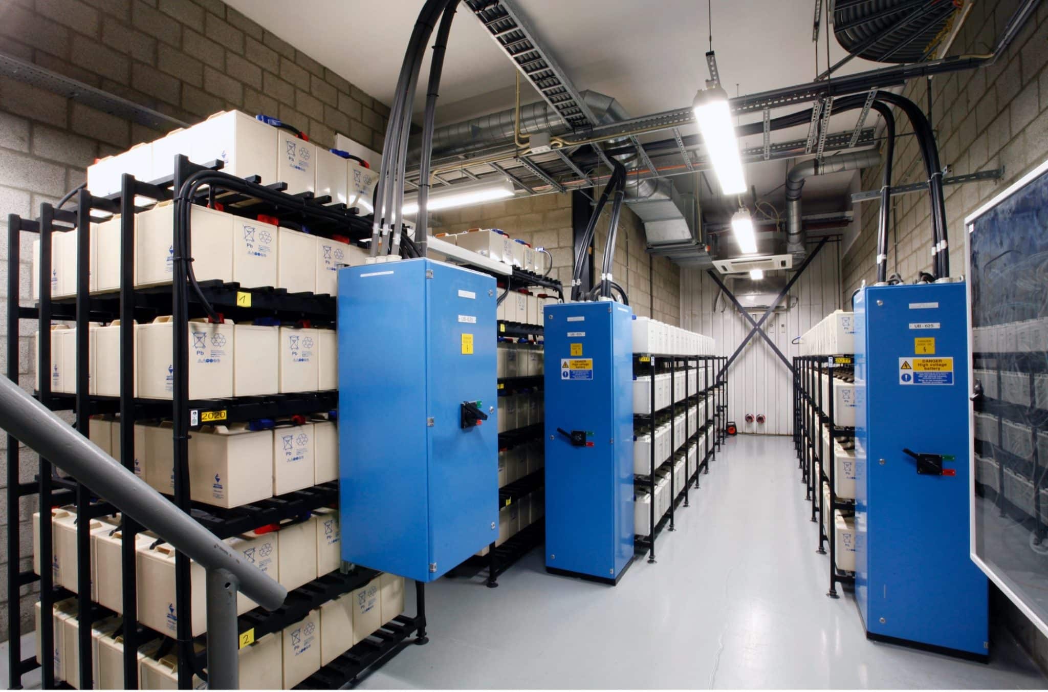 Inside a High-Performance Data Center: Power, Cooling and Exterior ...
